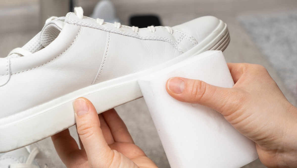 Elegantes Weie Sneaker Sohlen Reinigen Bild